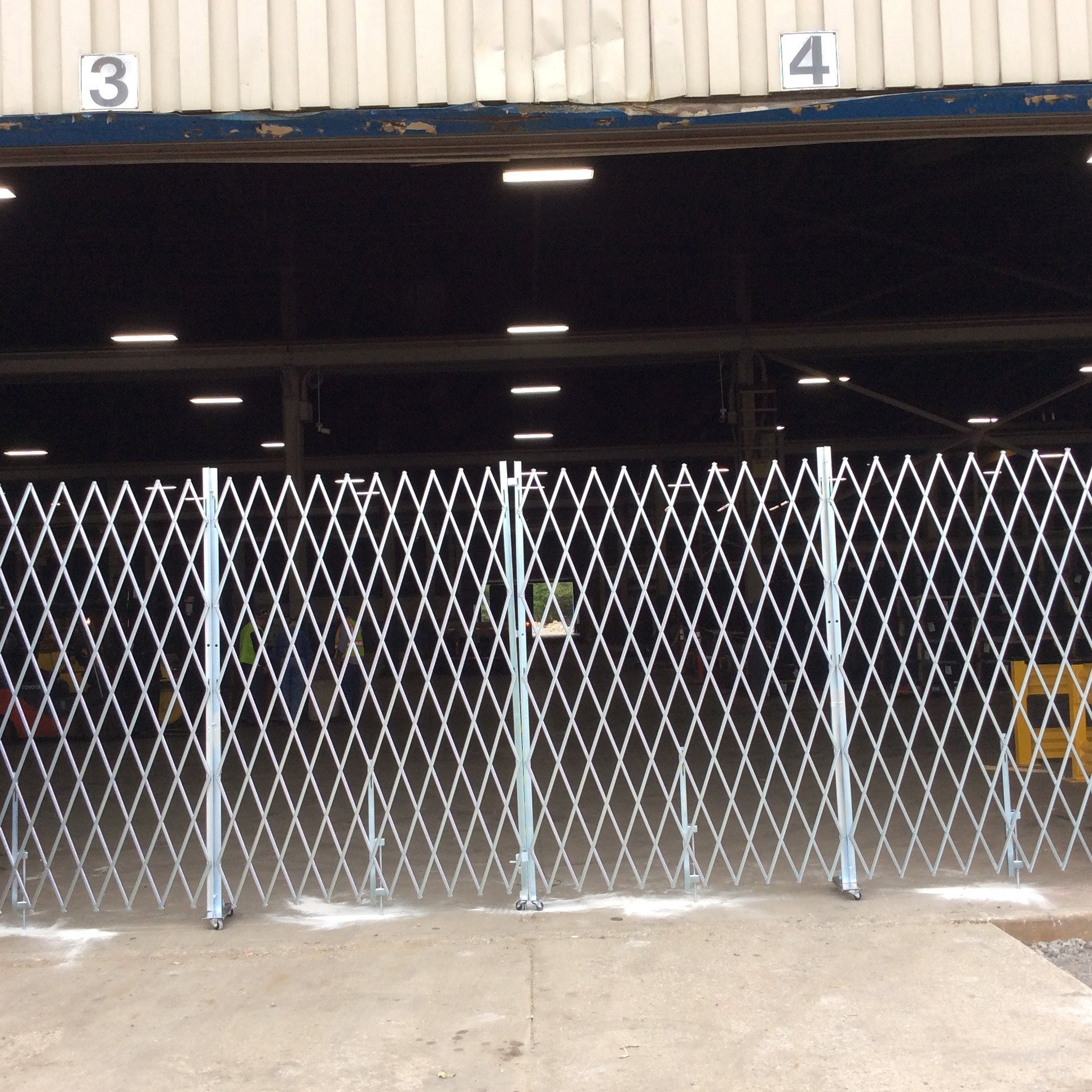 IEP 8' x 20' Heavy-Duty Pair Folding Security Gate (Galvanized Steel ...